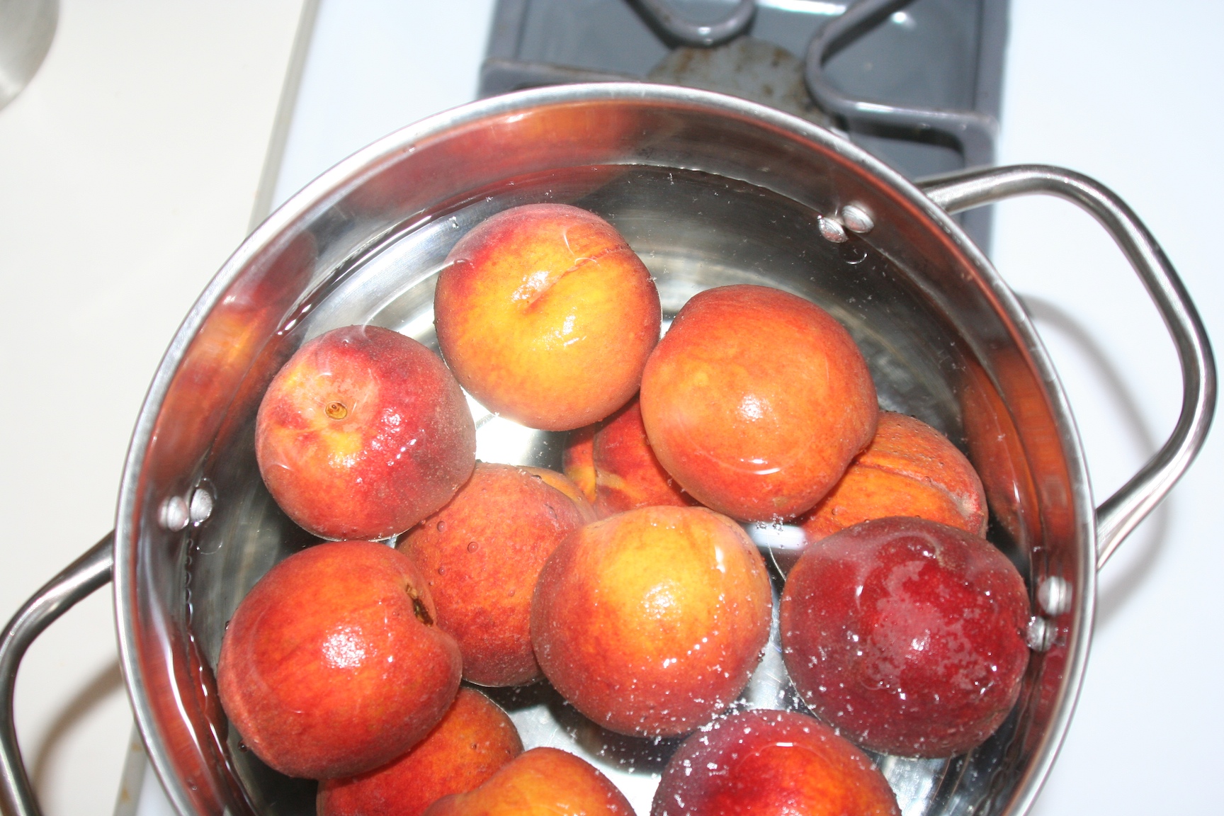 How to freeze peaches